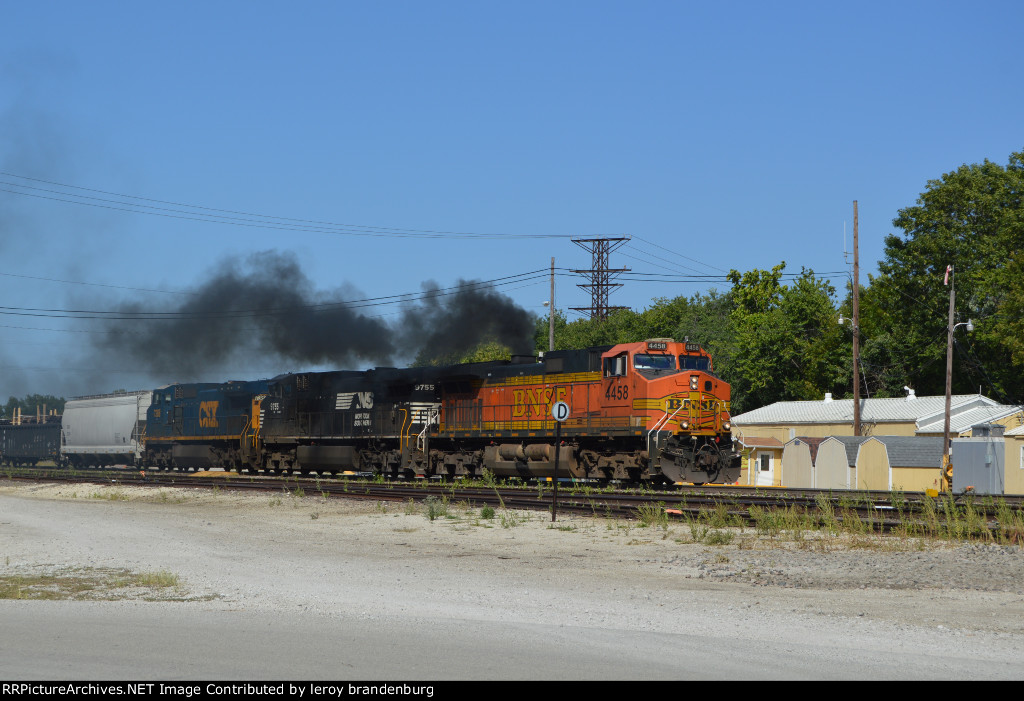 BNSF 4458 smokin the M-GALTUL
